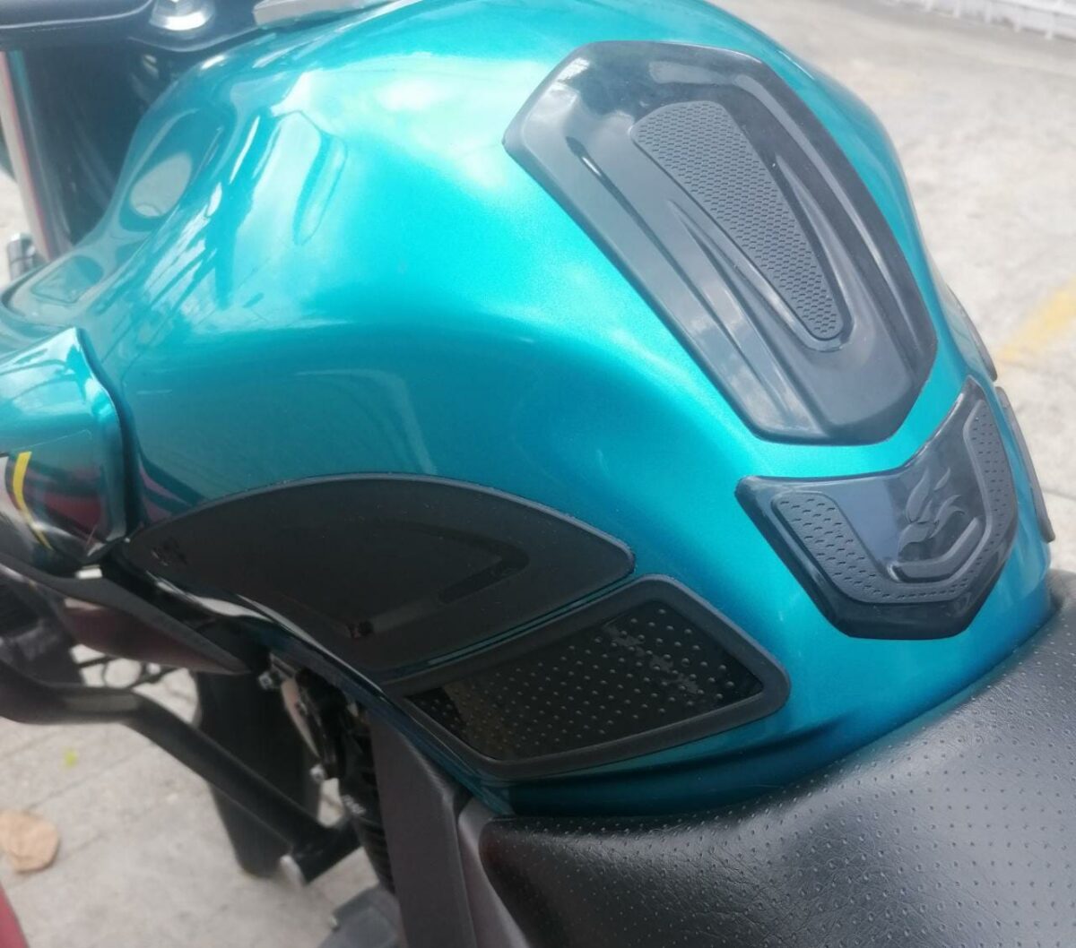 Tank Pad Protectores de Tanque Frontal y Lateral | FECORMOTOS