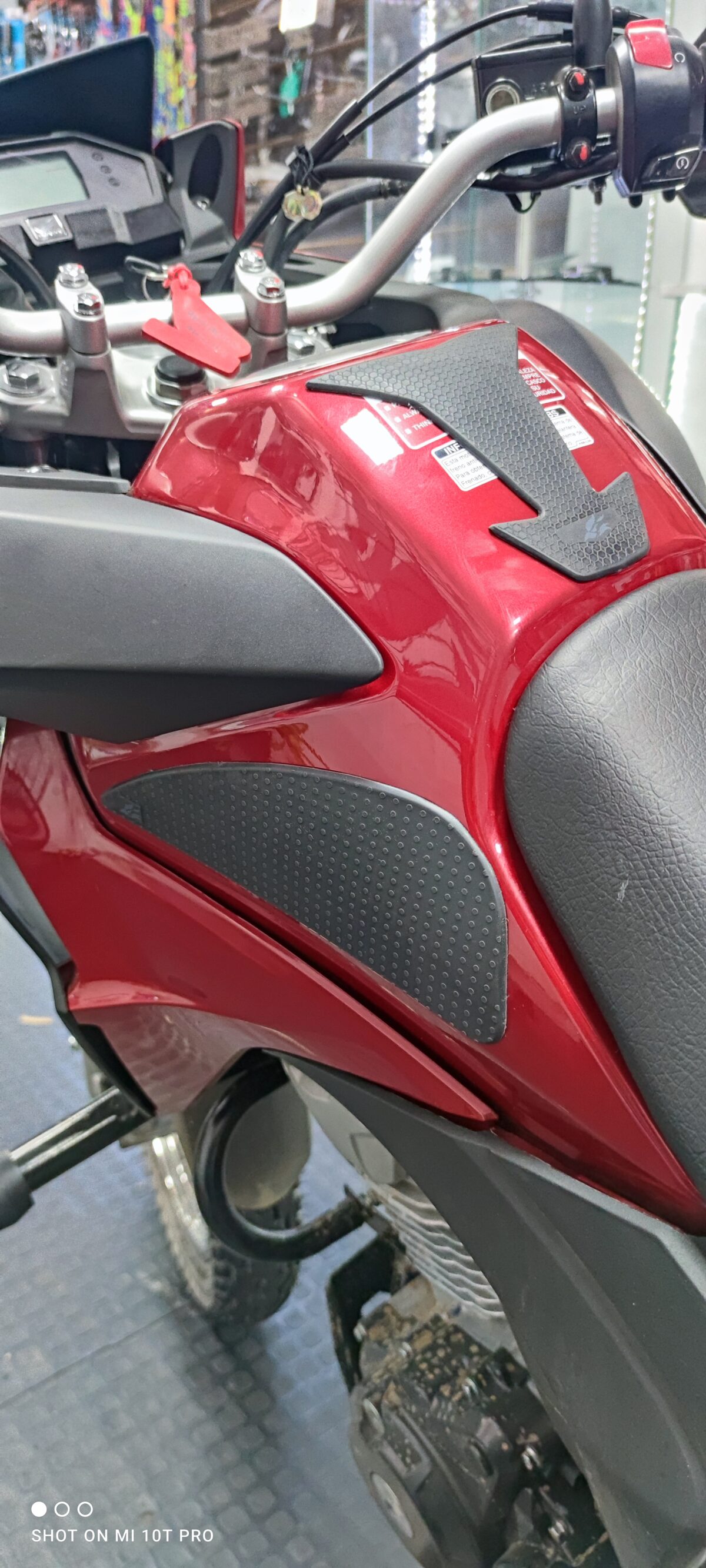 Tank Pad Protector de Tanque – Kit #2 | FECORMOTOS