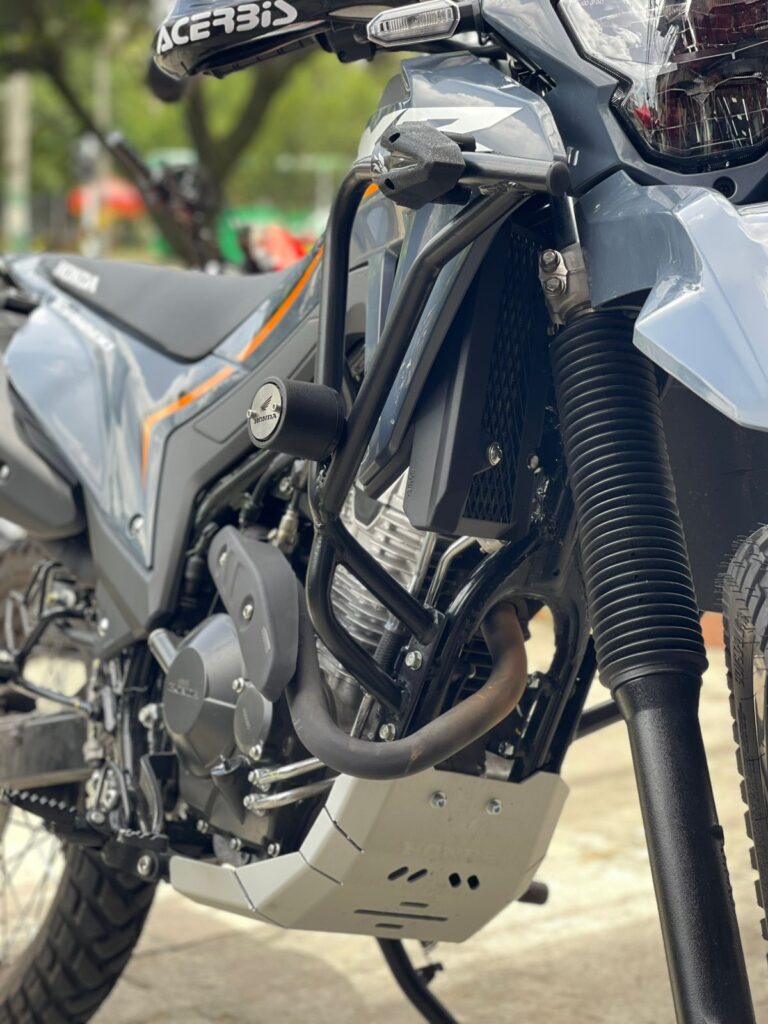 Defensa Slider Aleron Tornado XR 300 | FECORMOTOS